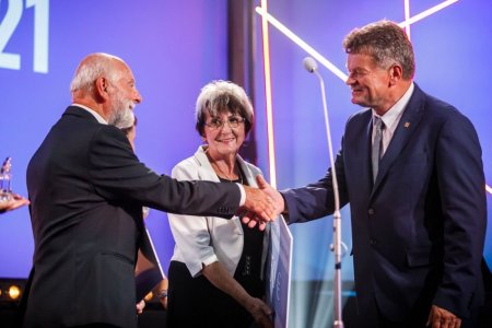 Legendárny učiteľ z Považskej Pavol Mičúch s ocenením:…